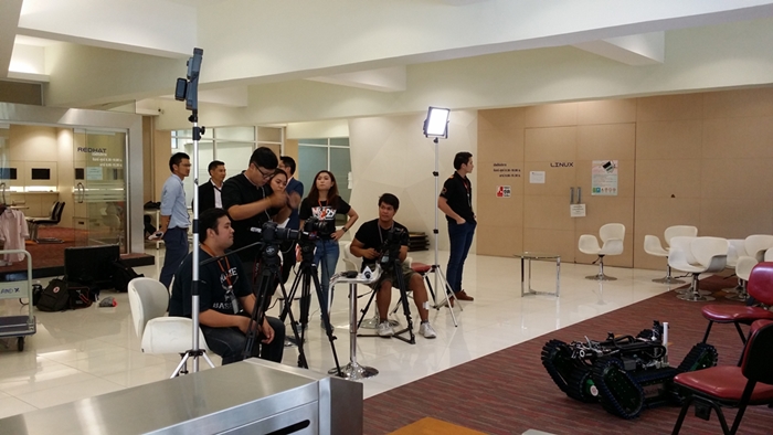 การขอใช้สถานที่: บันทึกเทปสัมภาษณ์แชมป์หุ่นยนต์ทีม IRAP ROBOT | Engineering Computer Center (ECC)